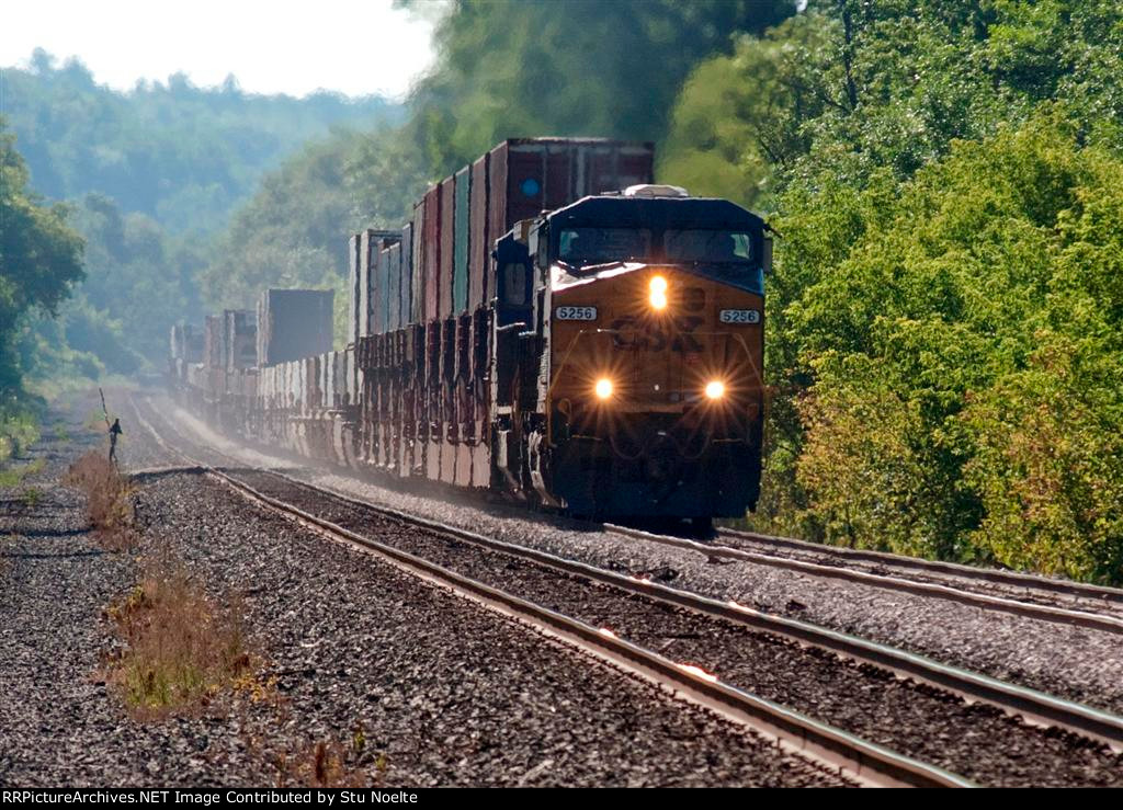5256 Leads stacks westbound